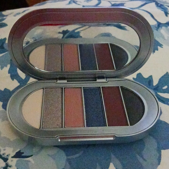 R.E.M. Beauty | Makeup | Rem Ariana Grande Brand Eyeshadow Palette ...